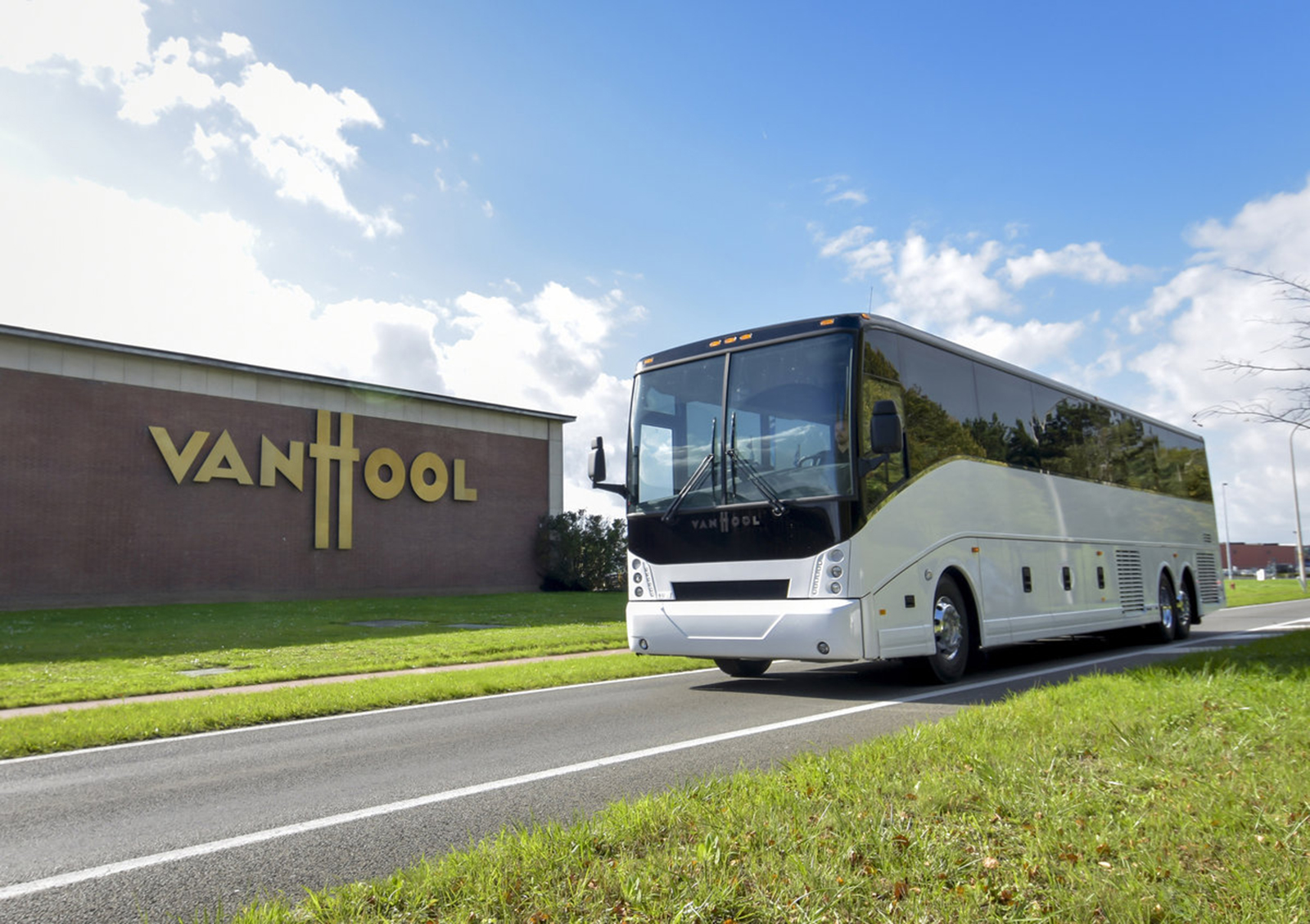 ElectricDrives | Van Hool sends the first CX45E electric coach to the ...