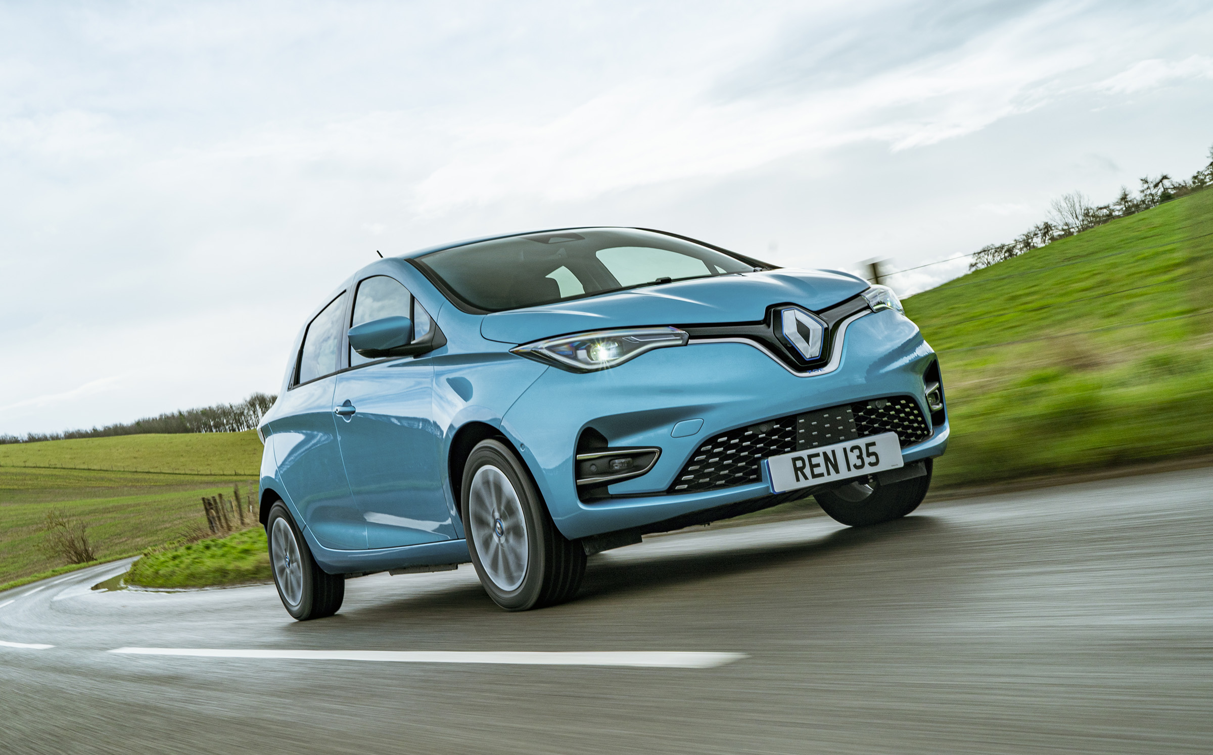 ElectricDrives | Renault Retail Group switches its 160-plus courtesy ...