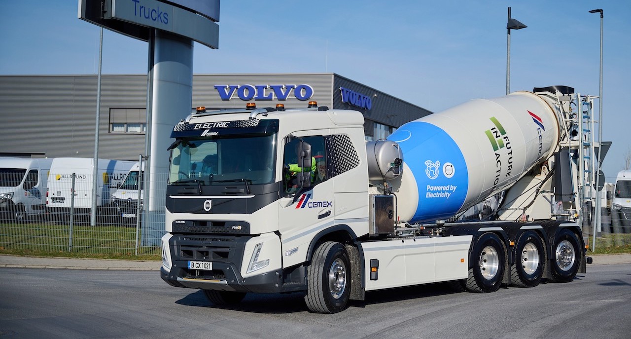ElectricDrives | Volvo Trucks delivers first heavy-duty electric ...