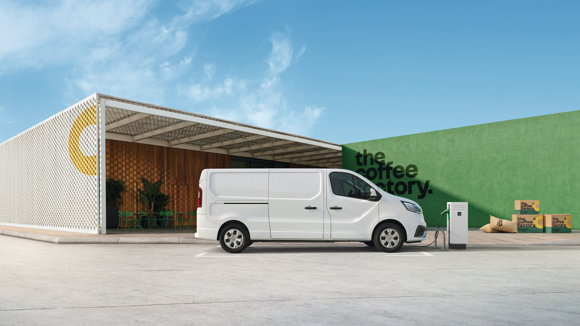 Introducing the Renault Trafic Van E-Tech Electric
