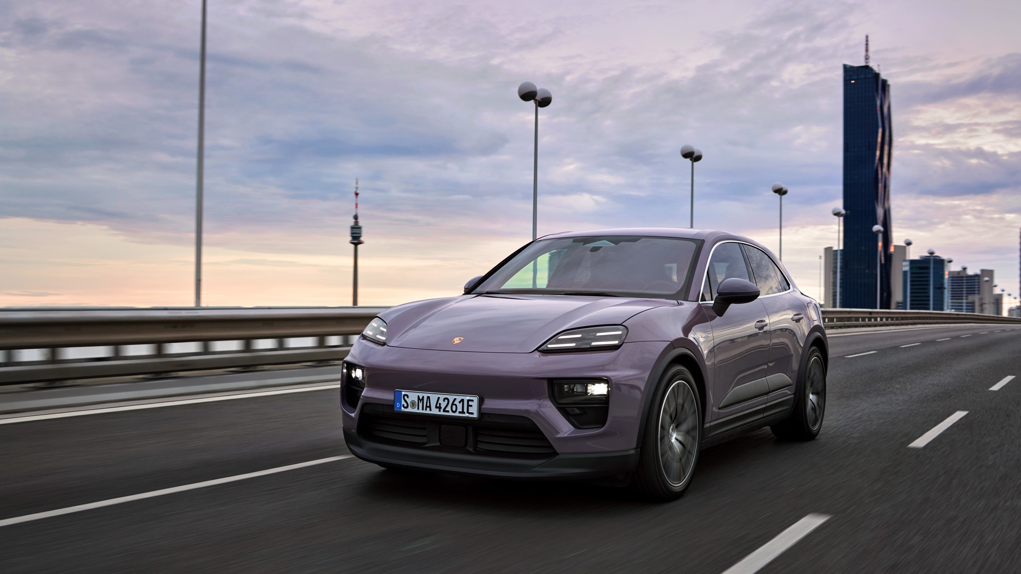 Porsche partners with Electrify America, offering 1 year free charging ...