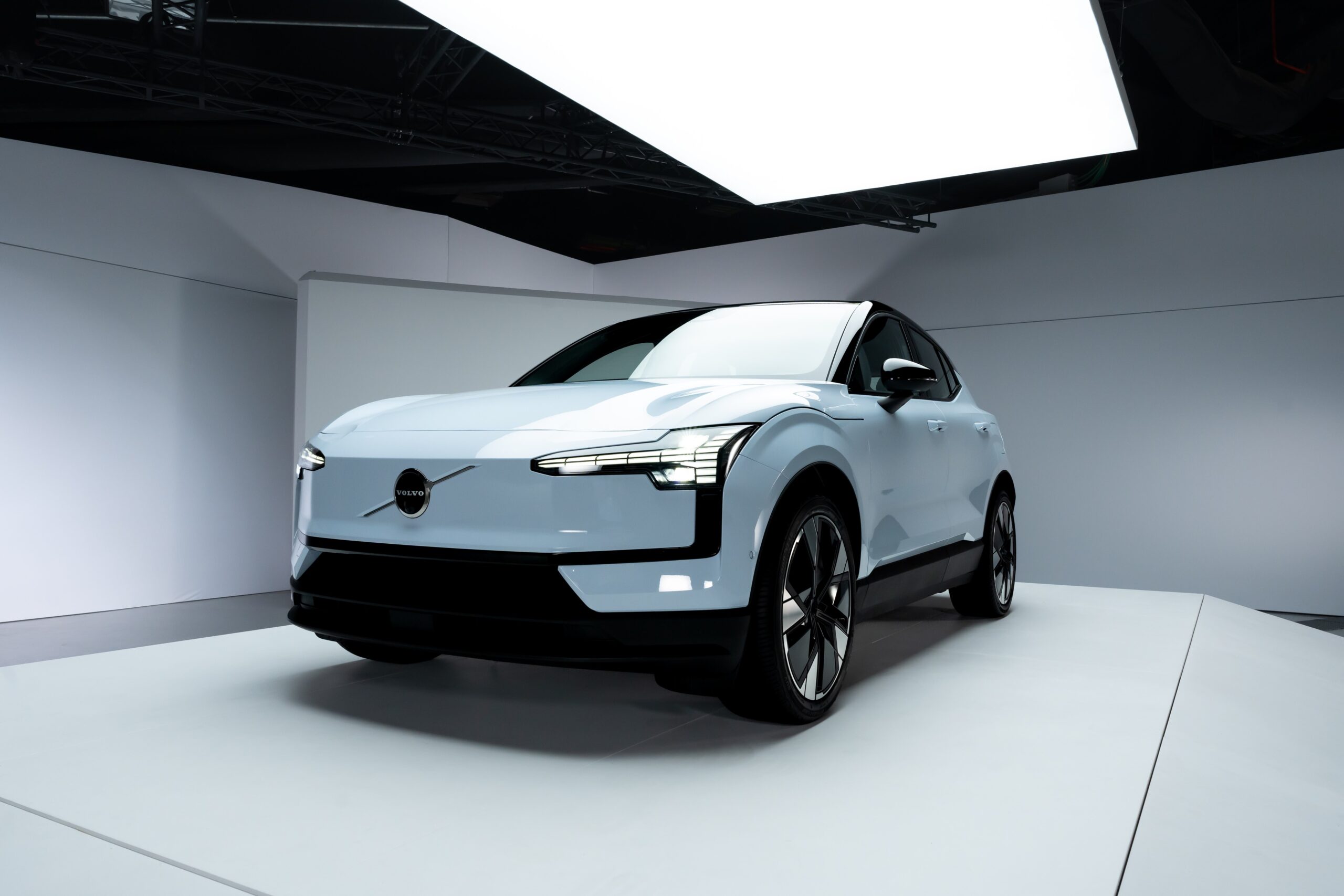 Volvo EX30 bookable for test drives at this month’s EV LIVE at Blenheim ...