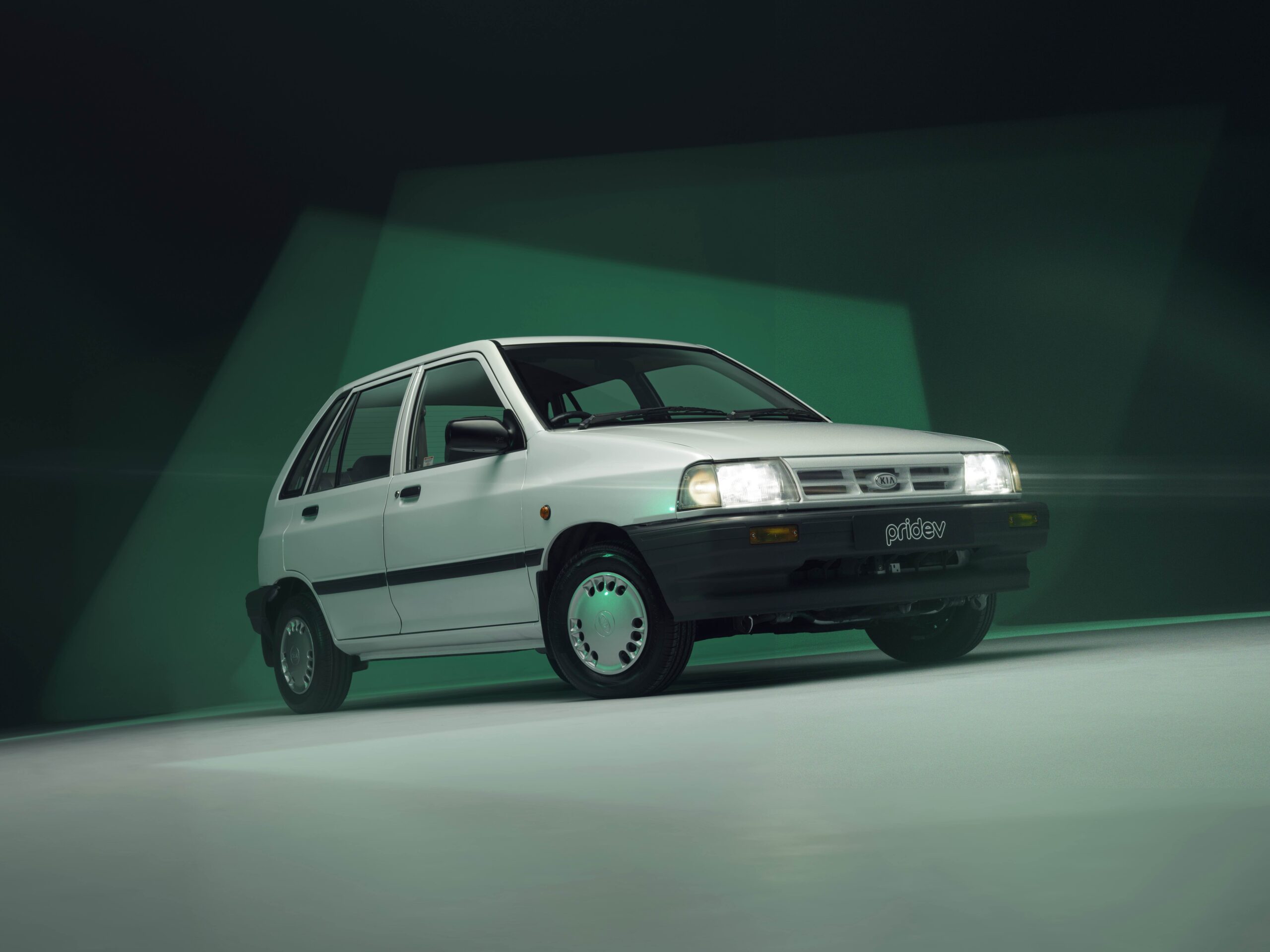 Kia celebrates its automotive history with one-off electrified 1996 ...