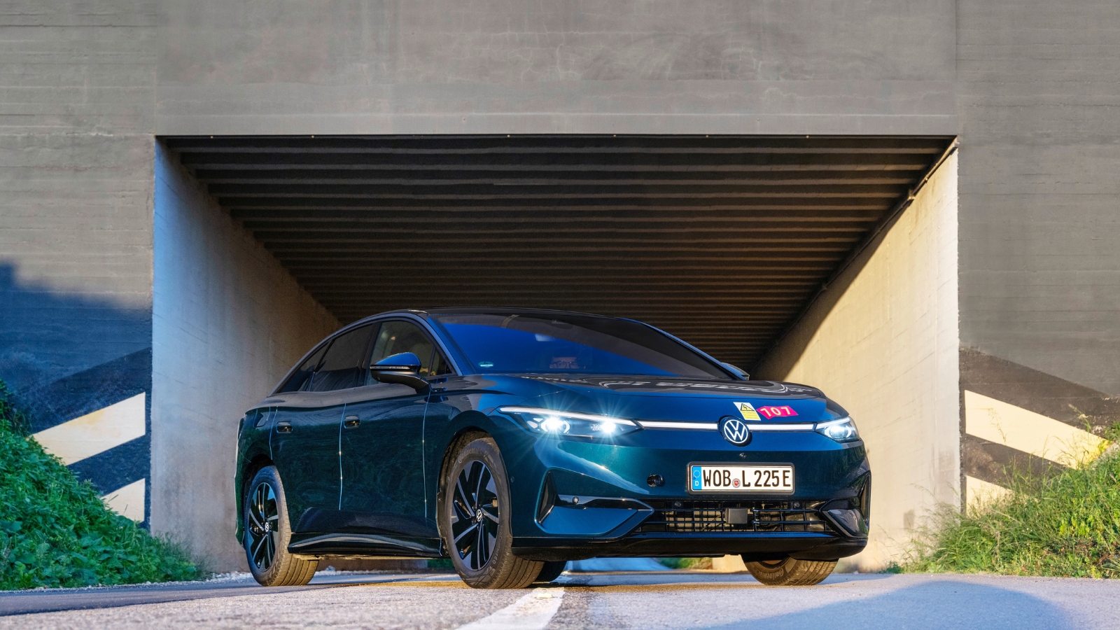 Volkswagen ID.7 Pro S redefines what EVs can do by reaching 941 km on a ...
