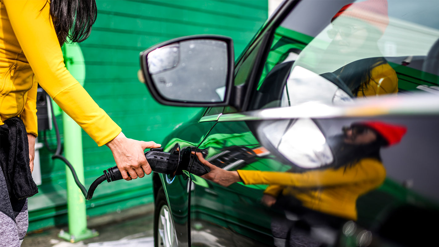 FHWA awards enormous $635 million to fund the US EV revolution across ...