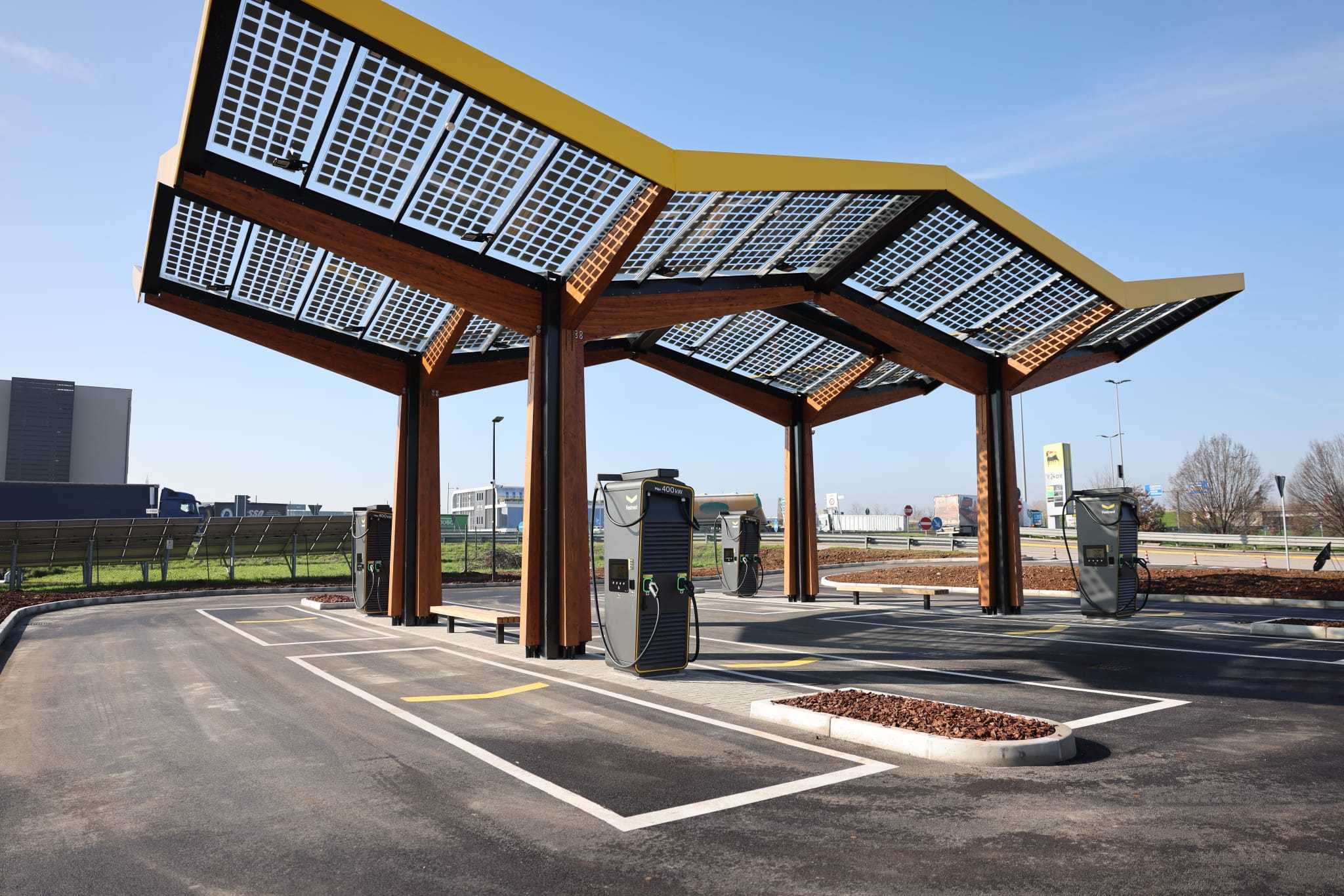 Fastned expands to Italy with new ultra-rapid charging station