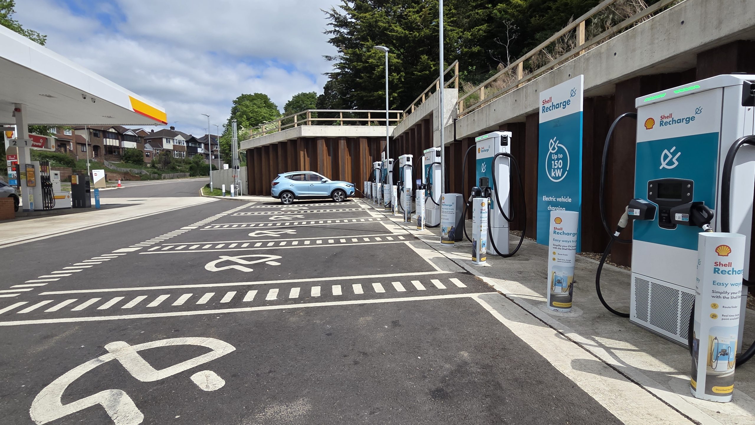 Luton Airport gets electric boost from new Shell EV charging hub